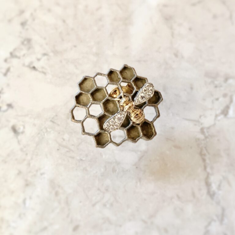 安心堂浜松店公式ブログ 【gimel】ギメル 話題！？のミツバチのピンブローチ