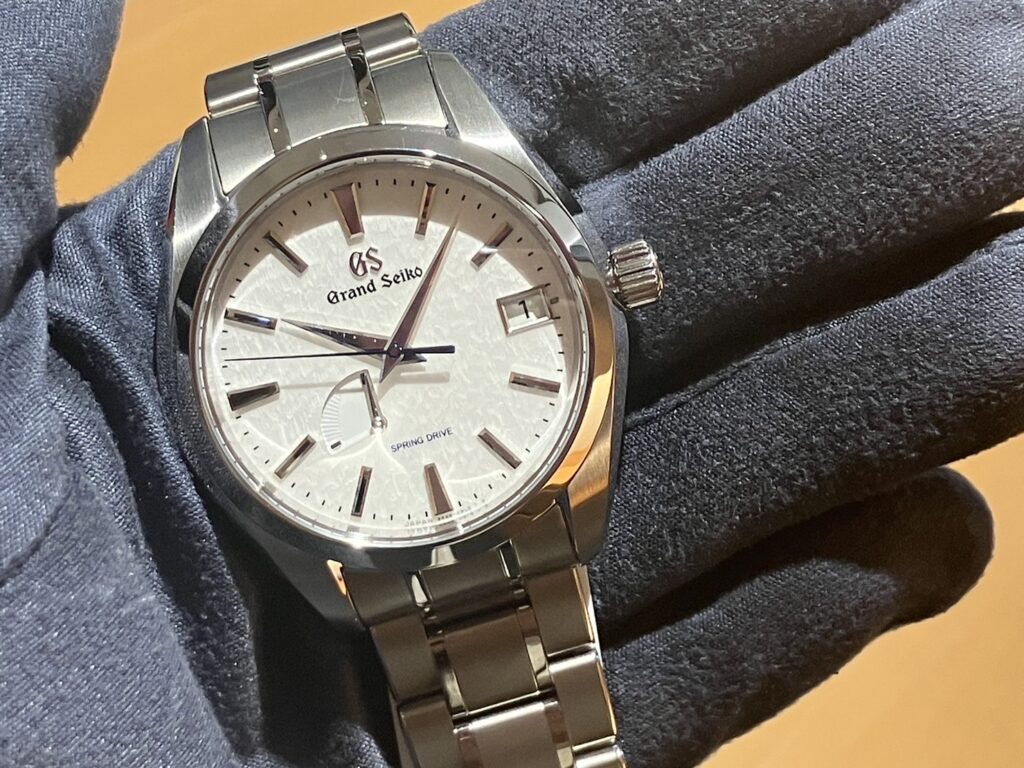 安心堂沼津店公式ブログ 【Grand Seiko】グランドセイコー人気商品「雪白」SBGA211【安心堂沼津店】